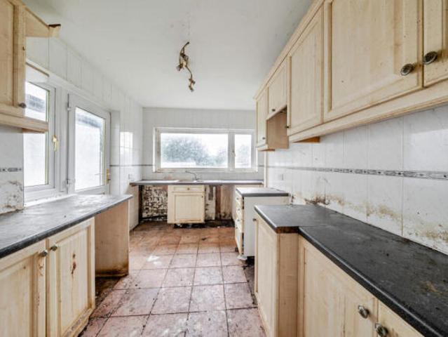 3 bedroom detached house for sale in Gurney Court Road, St. Albans, AL1