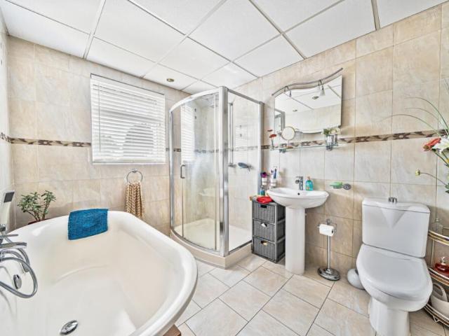 3 bedroom detached house for sale in Dovedale Road, Nottingham, Nottinghamshire, NG3