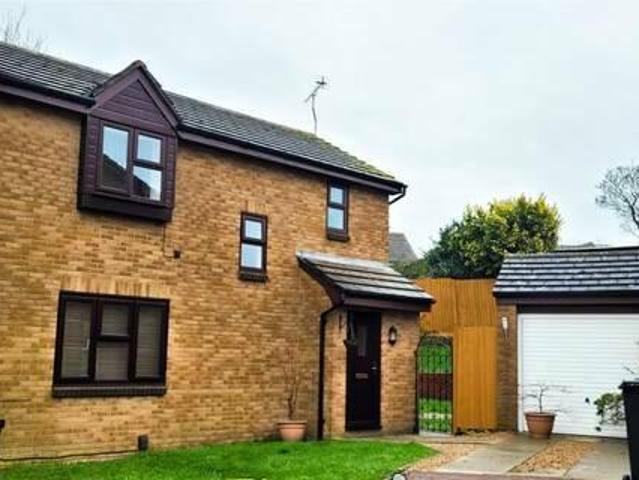 3 bedroom detached house for sale in Dowling Close Snodland Kent ME6
