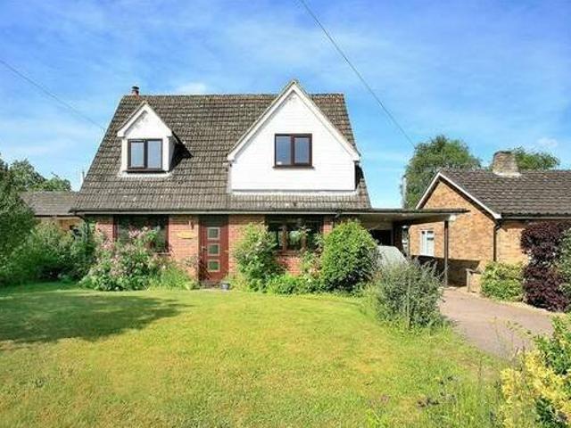 3 bedroom detached house for sale in Dam Brigg Near New Buckenham NR16