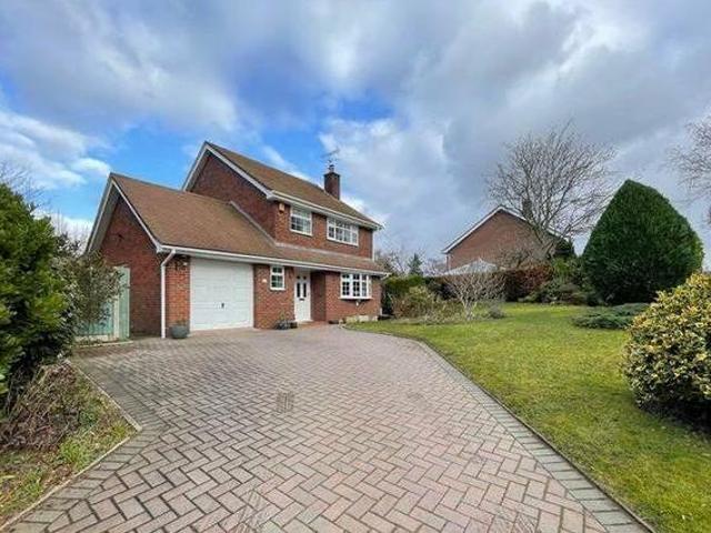 3 bedroom detached house for sale in Daresbury Close Holmes Chapel CW4