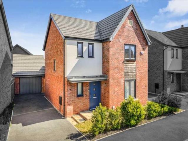 3 bedroom detached house for sale in Dartmouth Drive, Broughton, Milton Keynes, MK10