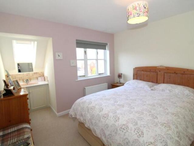 3 bedroom detached house for sale in Devonia Road, Oadby, Leicester, LE2