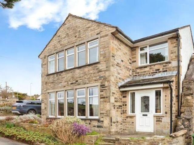 3 Bedroom Detached House For Sale In Dewsbury, West Yorkshire