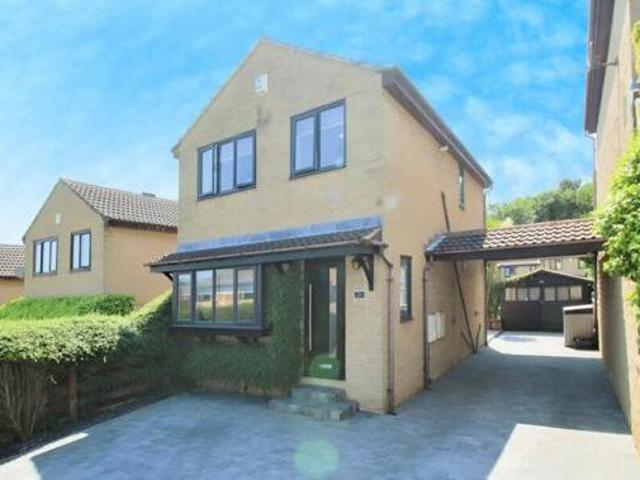 3 Bedroom Detached House For Sale In Dewsbury, West Yorkshire