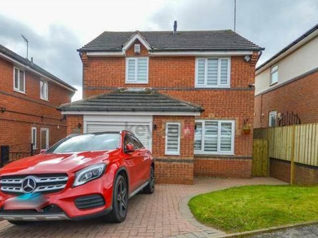 3 bedroom detached house for sale in Deepwell Bank Halfway Sheffield S20