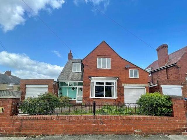 3 Bedroom Detached House For Sale In Denton Burn, Newcastle Upon Tyne