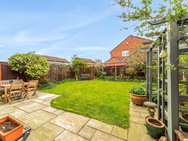 3 bedroom detached house for sale in Drovers Way, Worcester, WR3