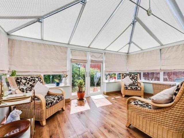 3 bedroom detached house for sale in Dunvant Road, SWINDON, SN25