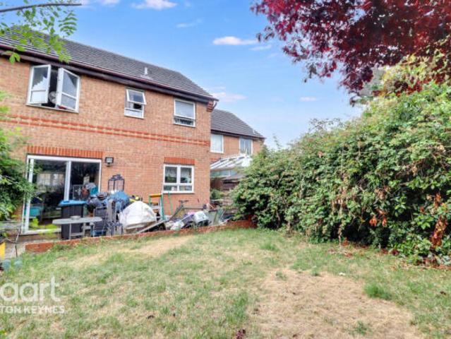 3 bedroom detached house for sale in Emmett Close, Milton Keynes, MK4