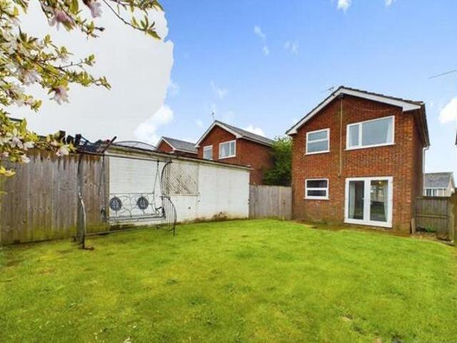3 Bedroom Detached House For Sale In East Ayton