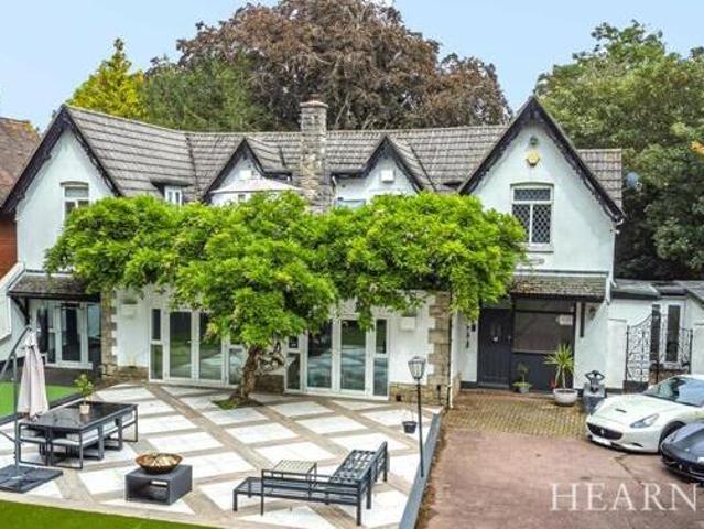 3 Bedroom Detached House For Sale In East Cliff, Bournemouth