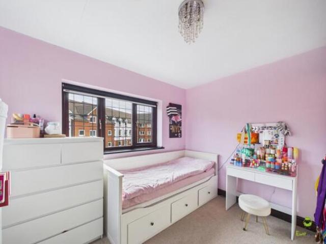 3 bedroom detached house for sale in East Street, Bexleyheath, Kent, DA7