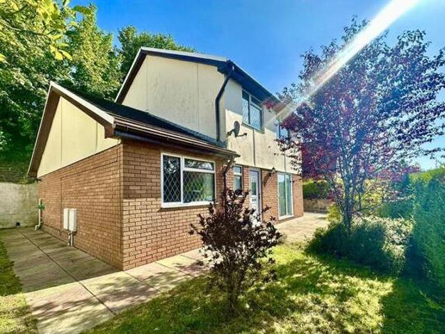 3 Bedroom Detached House For Sale In Edwardsville