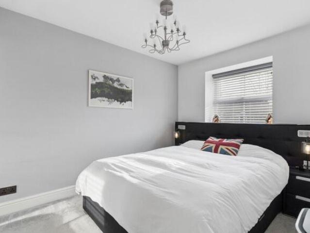 3 bedroom detached house for sale in Edkins Close, Luton, LU2 7SS, LU2