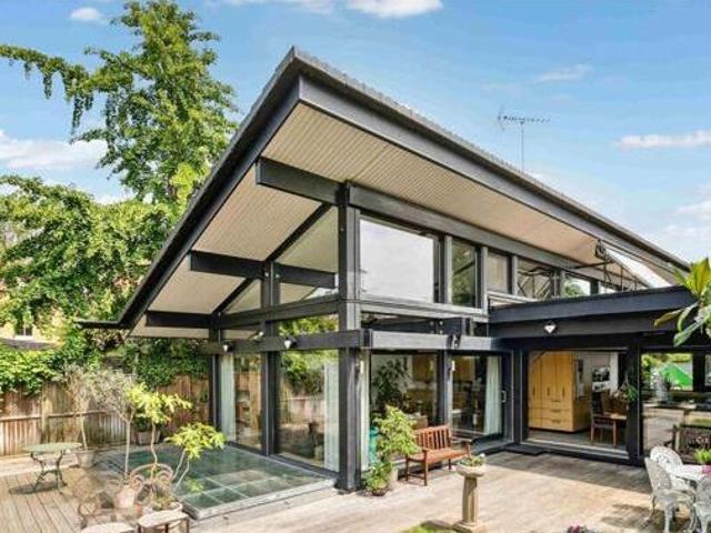 3 Bedroom Detached House For Sale In Egliston Lawns, Putney