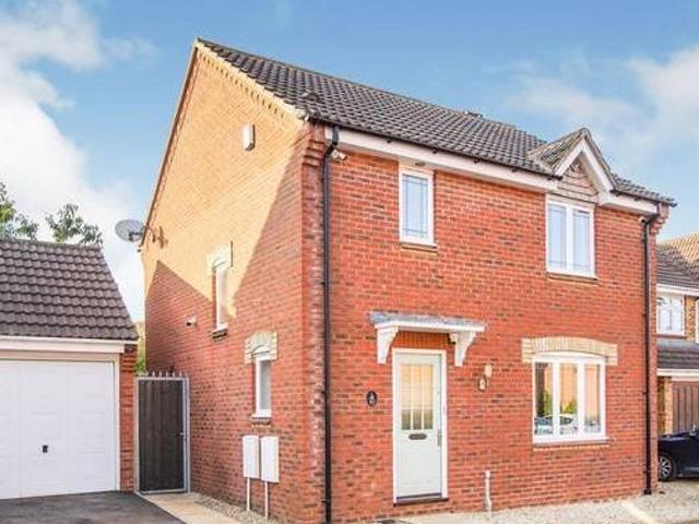 3 bedroom detached house for sale in Elizabeth Way Mangotsfield Bristol BS16