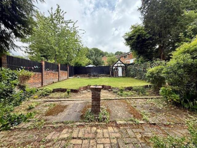 3 bedroom detached house for sale in Elmwood Crescent, Old Bedford Road Area, Luton, Bedfordshire, LU2 7HY, LU2