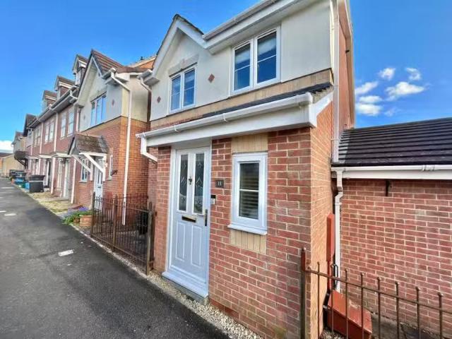 3 bedroom detached house for sale in Ermine Street, Yeovil, So.