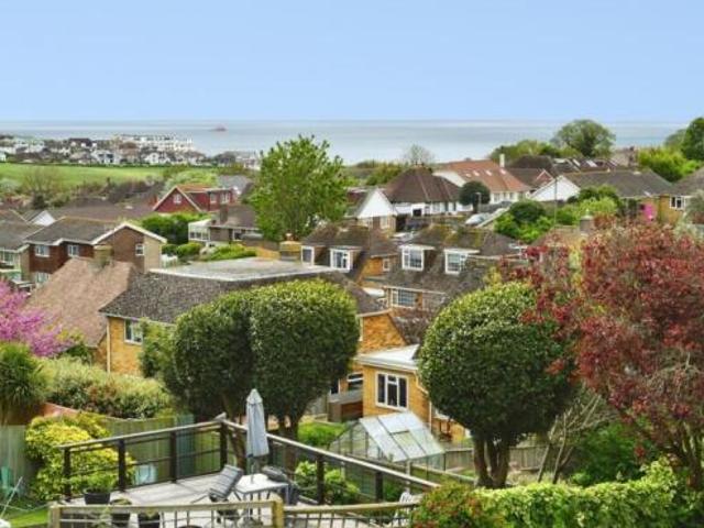 3 bedroom detached house for sale in Falmer Avenue, Saltdean, Brighton, BN2
