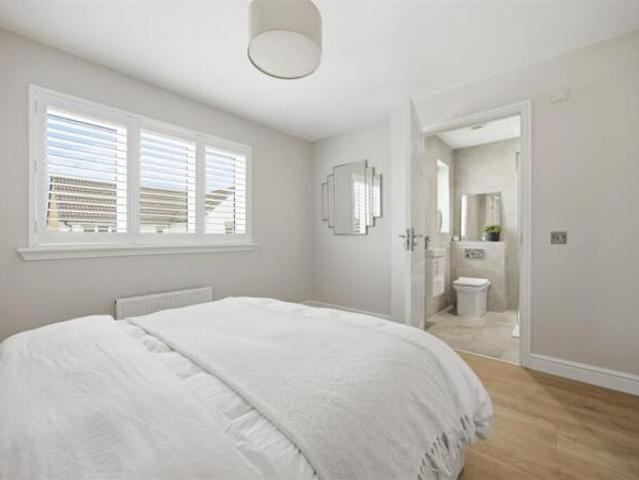 3 bedroom detached house for sale in Farm Wynd, Woodilee Village, G66