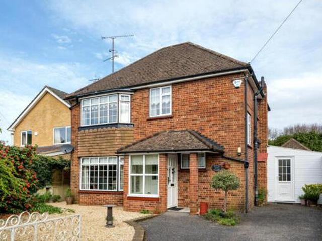 3 Bedroom Detached House For Sale In Farnborough