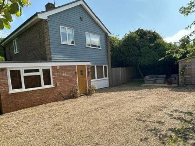 3 Bedroom Detached House For Sale In Farnham