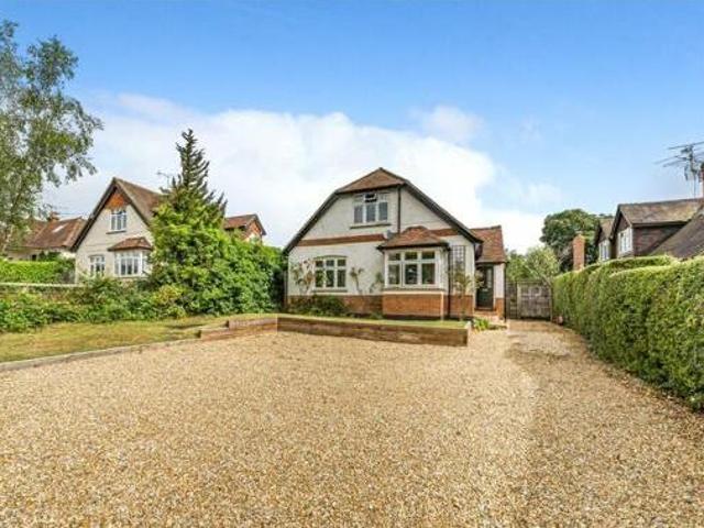 3 Bedroom Detached House For Sale In Farnham, Hampshire