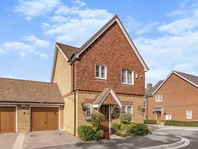 3 Bedroom Detached House For Sale In Farnham, Surrey