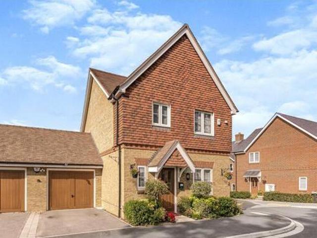 3 Bedroom Detached House For Sale In Farnham, Surrey