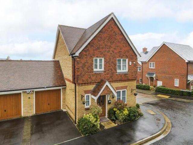 3 Bedroom Detached House For Sale In Farnham, Surrey