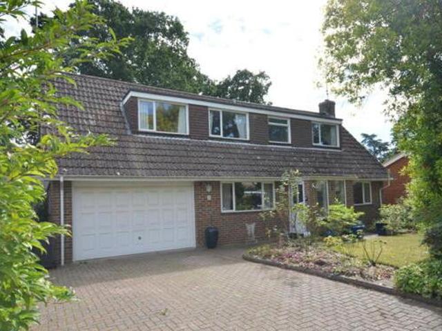 3 Bedroom Detached House For Sale In Farnham, Surrey