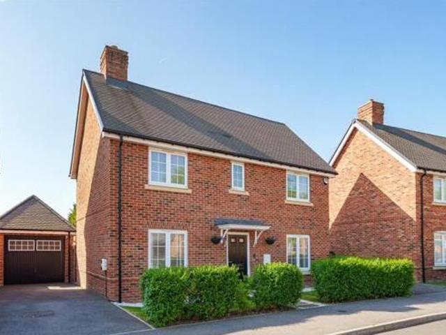 3 Bedroom Detached House For Sale In Farnham, Surrey
