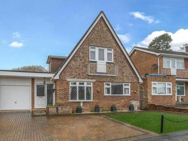 3 Bedroom Detached House For Sale In Farnham, Surrey