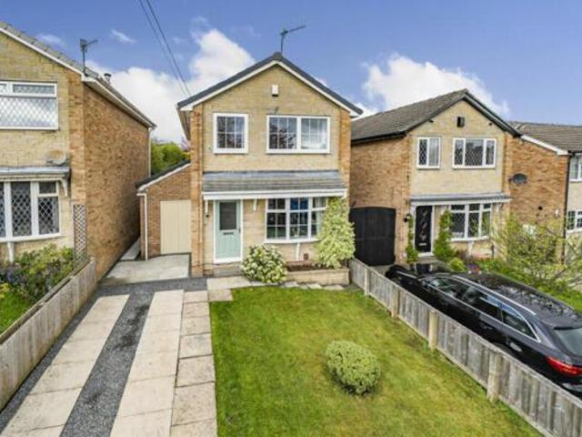 3 Bedroom Detached House For Sale In Farsley, West Yorkshire