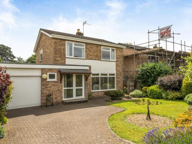3 bedroom detached house for sale in Fenbrook Close, Hambrook, Bristol, South Gloucestershire, BS16