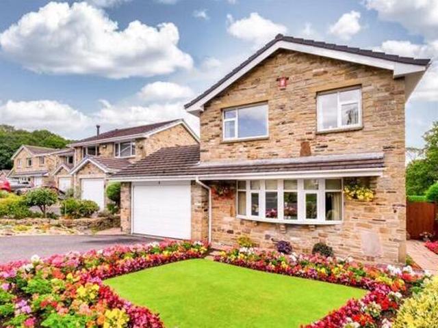 3 Bedroom Detached House For Sale In Fixby, Huddersfield