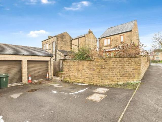 3 bedroom detached house for sale in Flaxen Court, Bradford, BD6