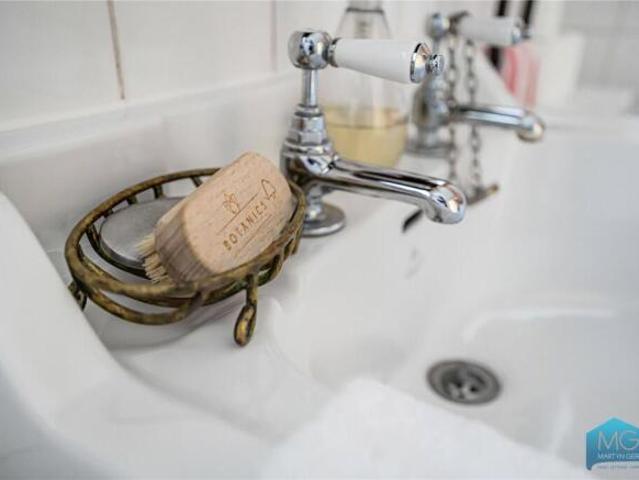 3 bedroom detached house for sale in Friary Road, North Finchley, London, N12