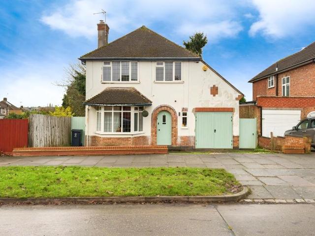 3 bedroom detached house for sale in Fulbeck Avenue, Evington, Leicester, LE5