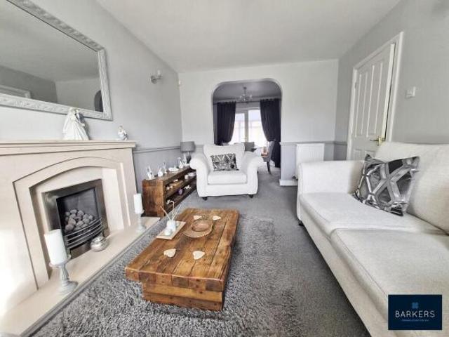 3 bedroom detached house for sale in Knightsbridge Walk, Bradford, BD4