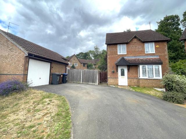 3 bedroom detached house for sale in Kedleston Close, Northampton, NN4