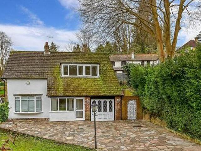 3 Bedroom Detached House For Sale In Kenley