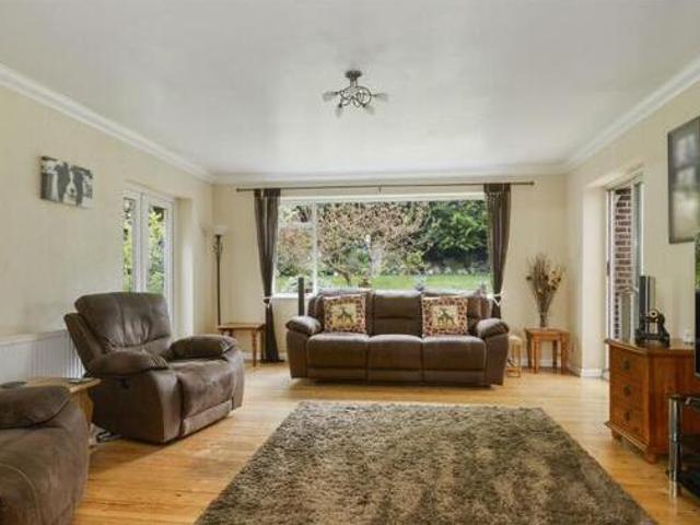 3 Bedroom Detached House For Sale In Kenley