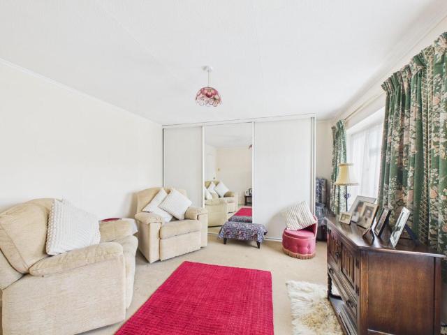 4 bedroom detached house for sale in Kennedy Gardens, Earley, RG6