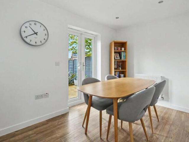 3 bedroom detached house for sale in Kent Crescent, Marina Gardens, Northampton, NN5