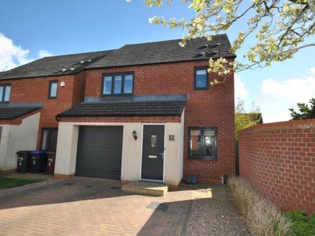 3 bedroom detached house for sale in Kent Crescent, Northampton, NN5