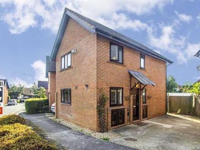 3 bedroom detached house for sale in Khasiaberry Walnut Tree Milton Keynes Bucks MK7