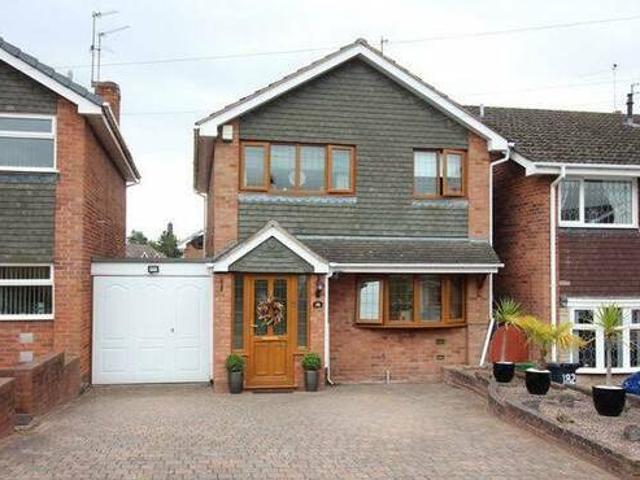 3 bedroom detached house for sale in KINGSWINFORD Lesley Drive DY6