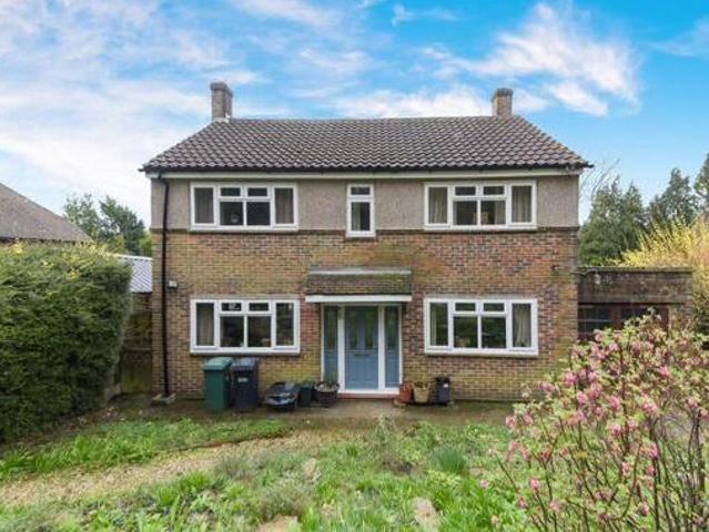 3 Bedroom Detached House For Sale In Kingswood